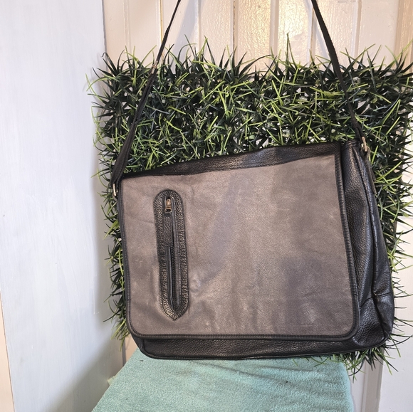 Arturo Calle | Bags | Black And Gray Messenger Bag With Structured ...